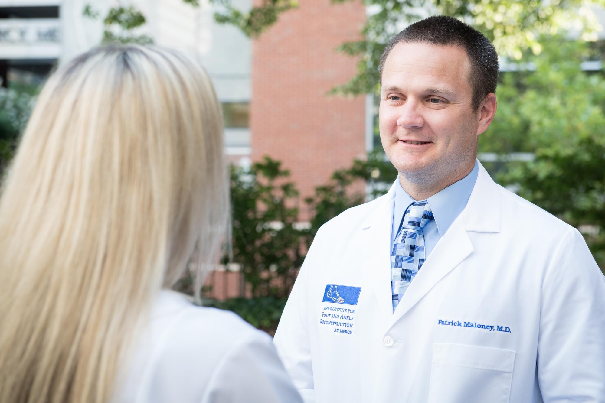 Flat Feet in Childhood Diagnosed & Treated by Foot Surgeons - Mercy in ...