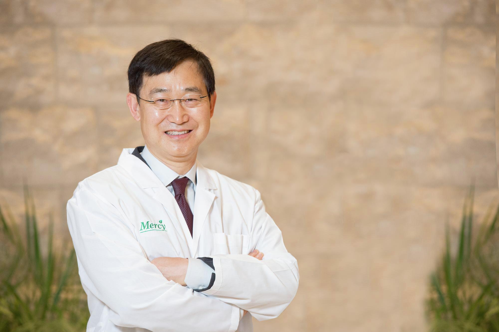 Dr. Charles Park Leads Minimally Invasive Brain & Spine Center - Mercy